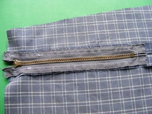 How to Sew a Zipper in a Seam – video - Shiny Happy World